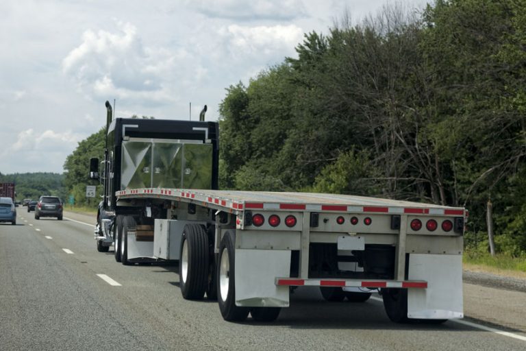 What is Life Like as a Flatbed Truck Driver? - Platinum Drivers Inc.